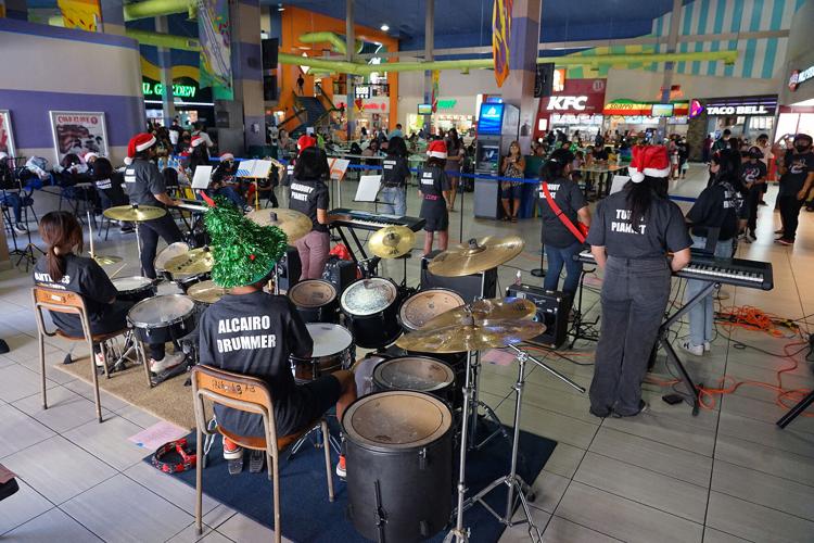 FBLG brings Christmas cheer to GPO | Guam News | postguam.com