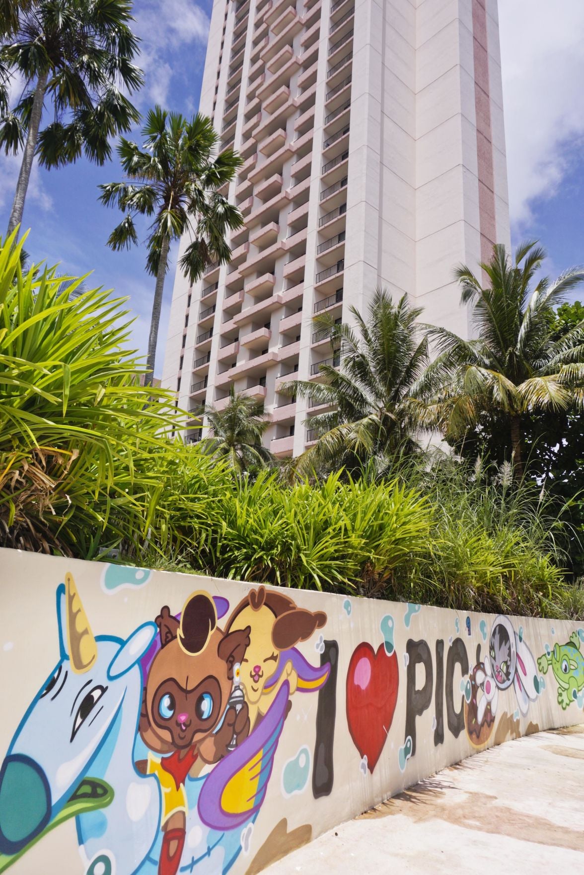 World-renowned muralists make Guam pop | Lifestyle | postguam.com