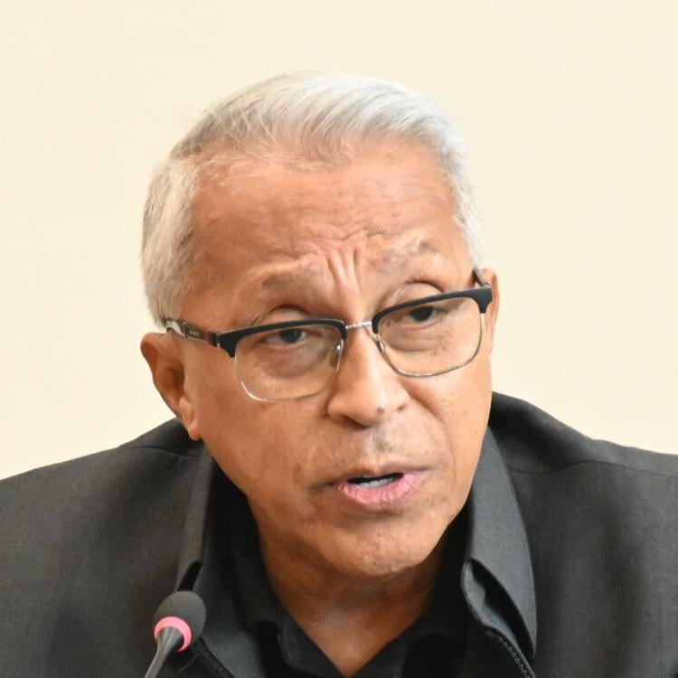 Former officials join residents in pressing Guam leaders for action on ...