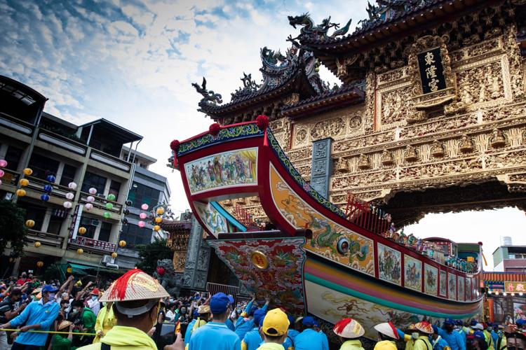 Taiwan, a boat-burning festival aims to ward off sickness | Lifestyle ...