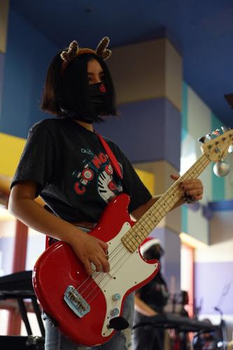 FBLG brings Christmas cheer to GPO | Guam News | postguam.com