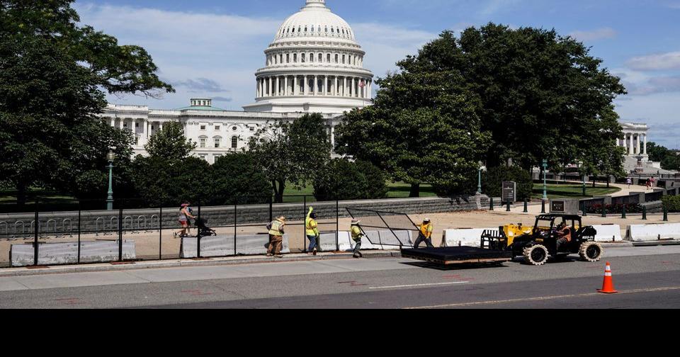 Workers remove fencing around Capitol Building | Nation | postguam.com