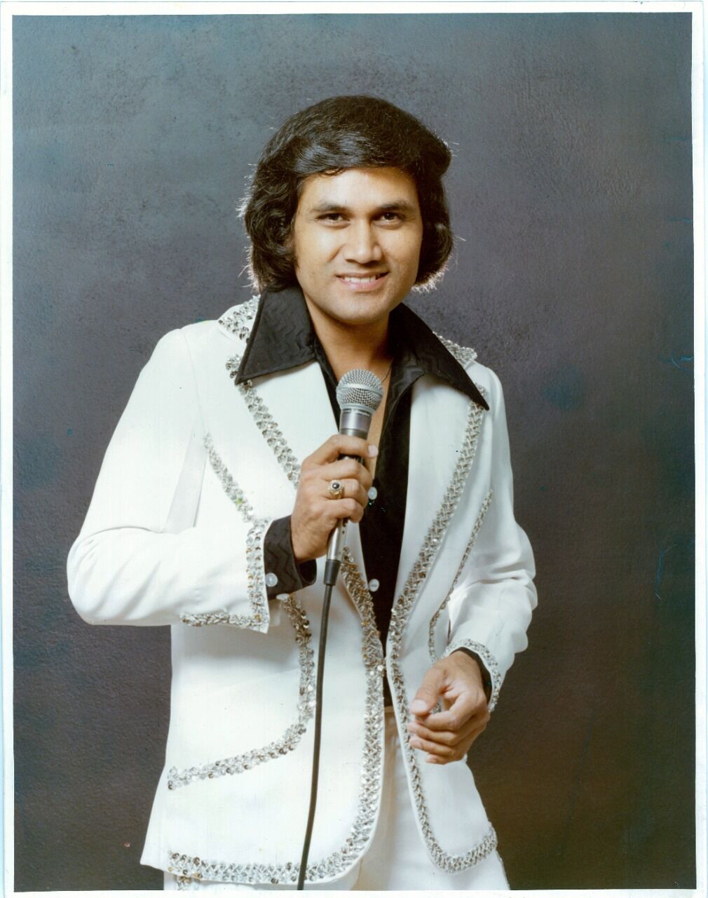 Island joins Flores family in mourning father, husband, musical icon ...