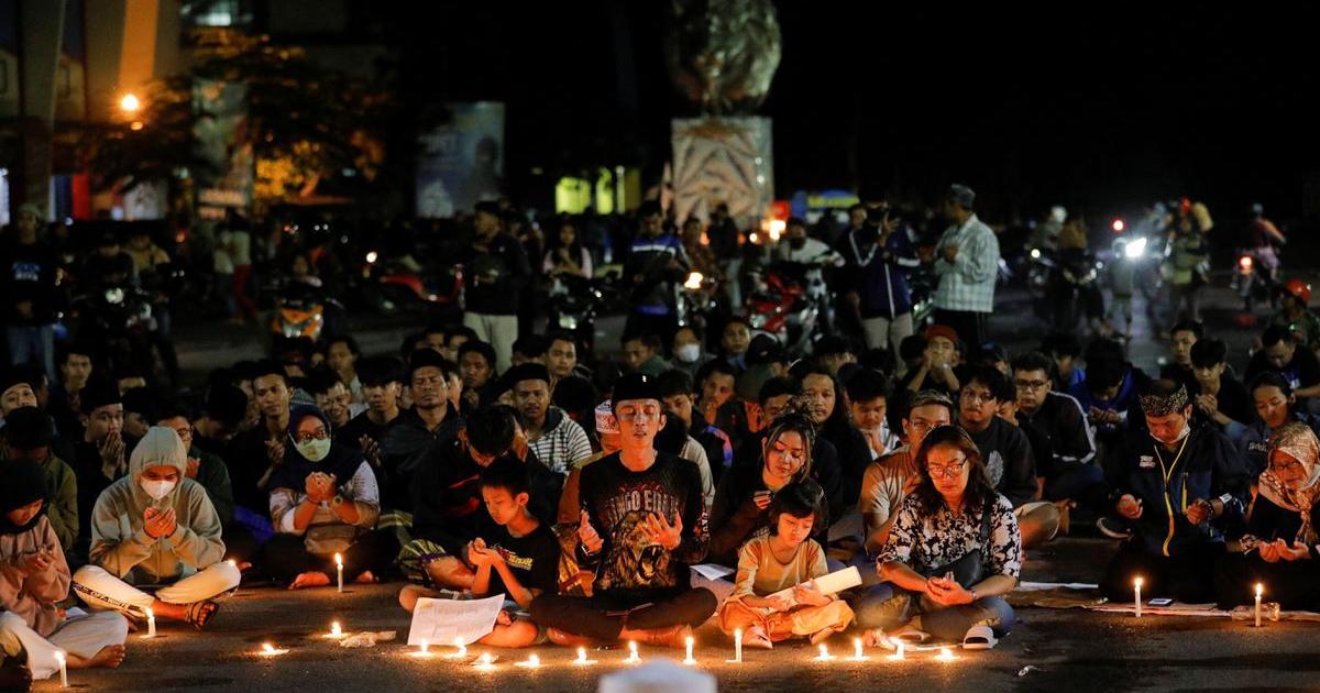 17 children among more than 100 dead in Indonesia soccer stampede ...