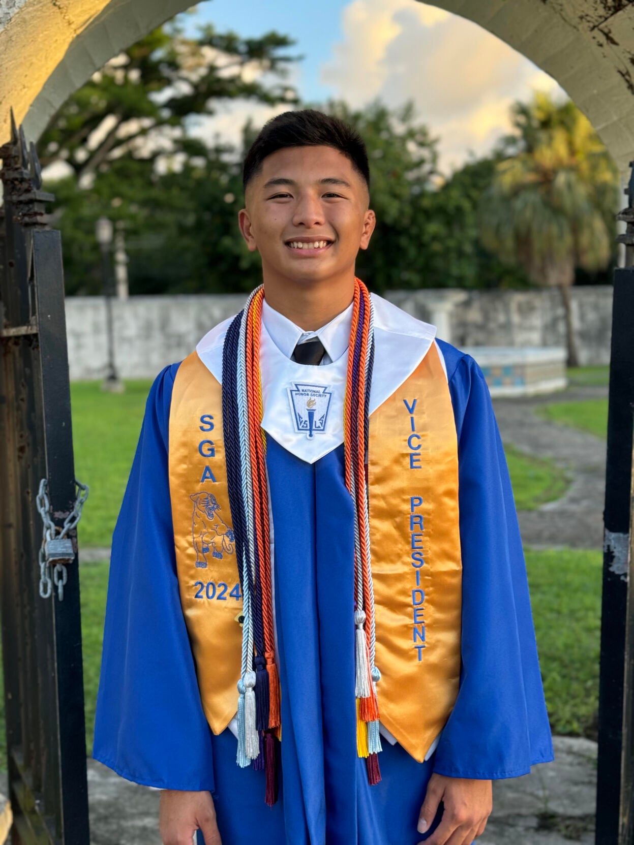 All-Island wrestling champ Tavion Duenas rolls into Shieh Su Ying ...