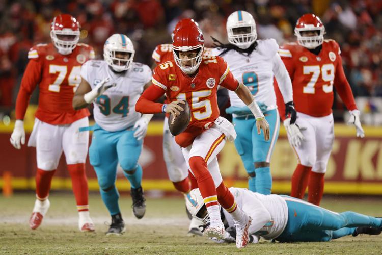 Why Chiefs’ Patrick Mahomes’ cracked helmet symbolizes his postseason ...