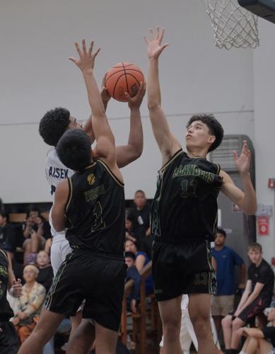 Buzzer-beater lifts Islanders over St. Paul Warriors, 49-48 | Local ...