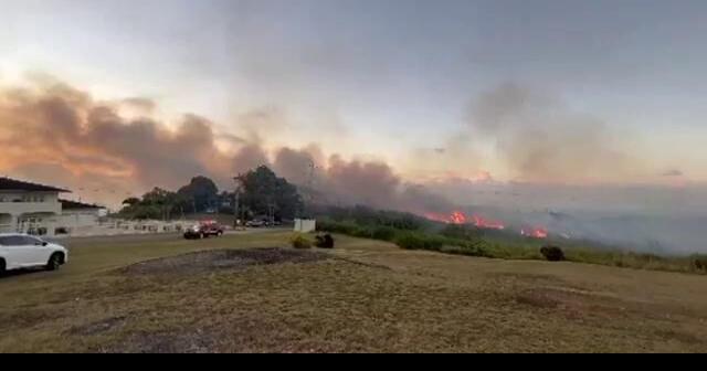Nimitz Hill brush fire rages | Guam News | postguam.com