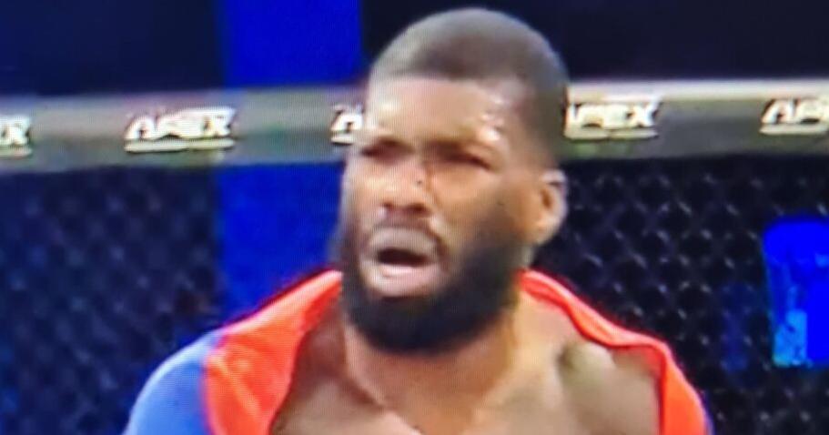 Trevin Jones loses Cage Warriors 165 bout to Roberto Hernandez via ...