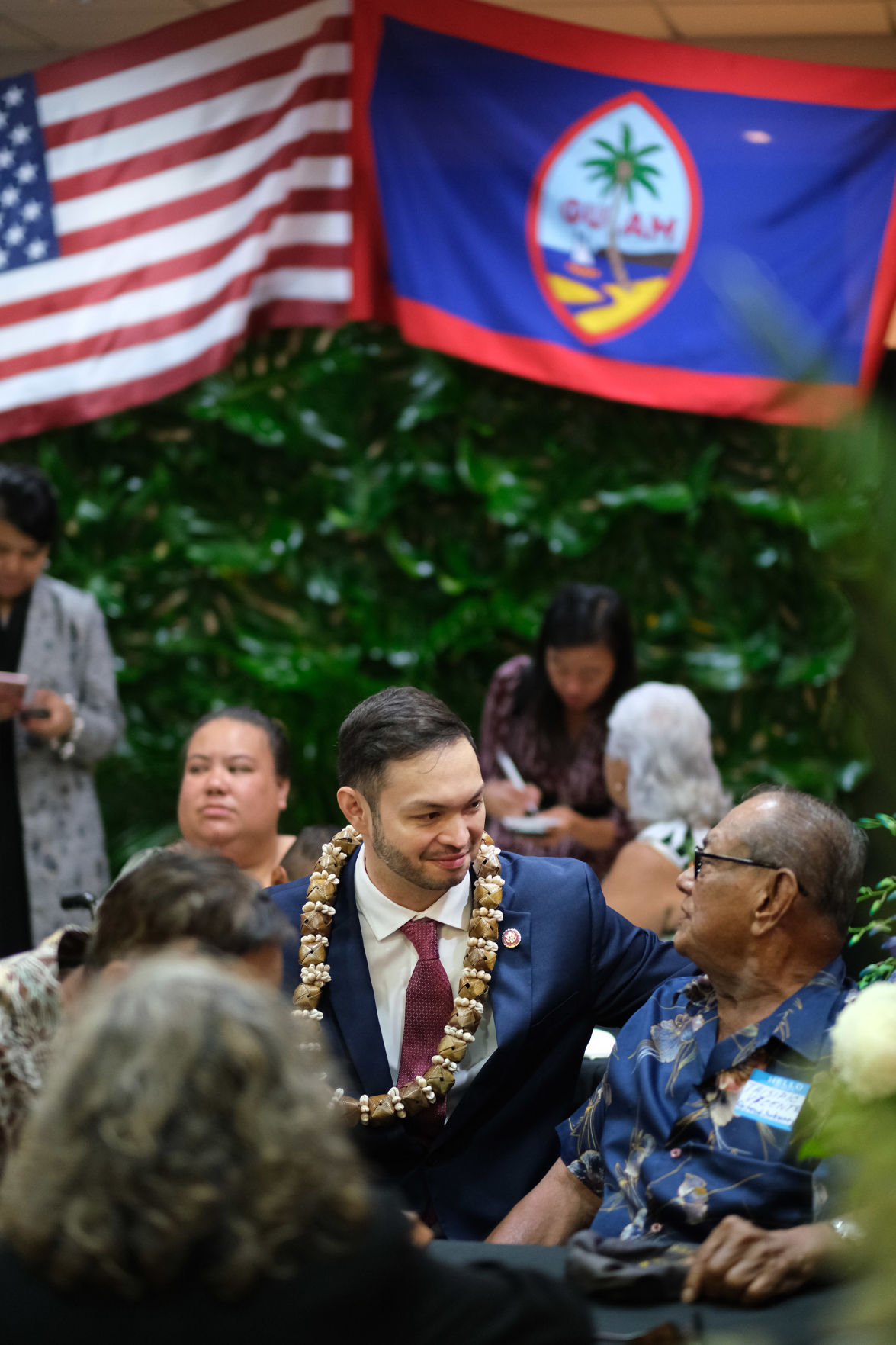 Residents turn out for 'one-on-one' with delegate | Guam News ...