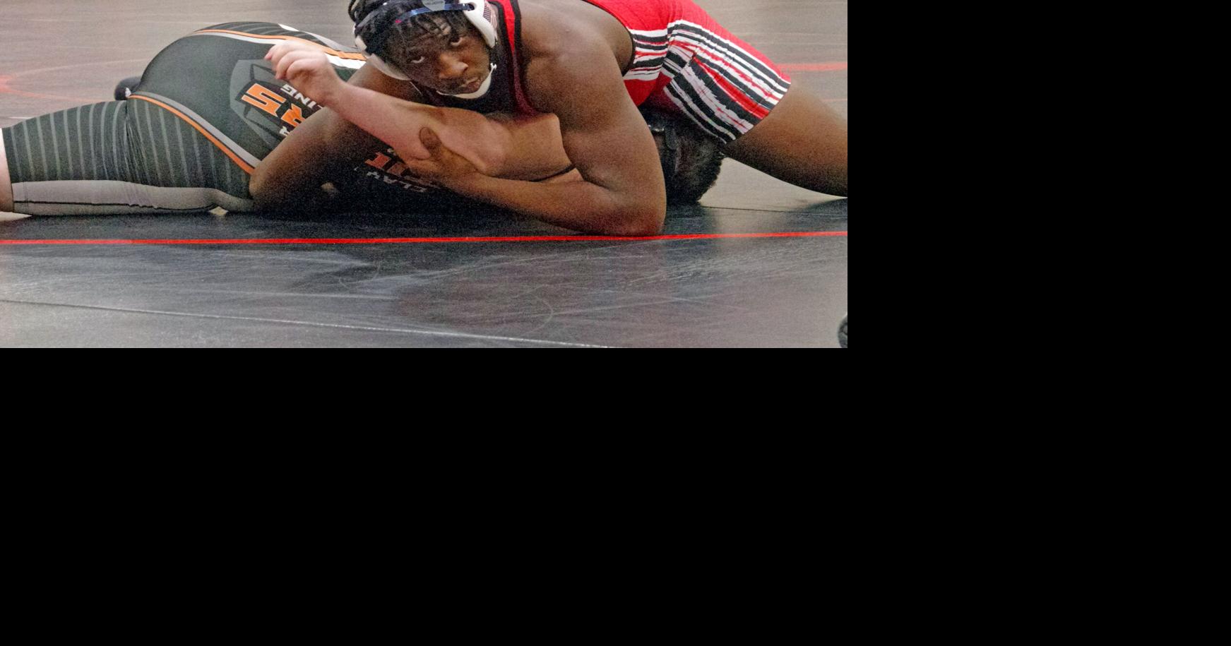 Raider wrestlers split dual with Clay Center | Sports | pottcotimes.com