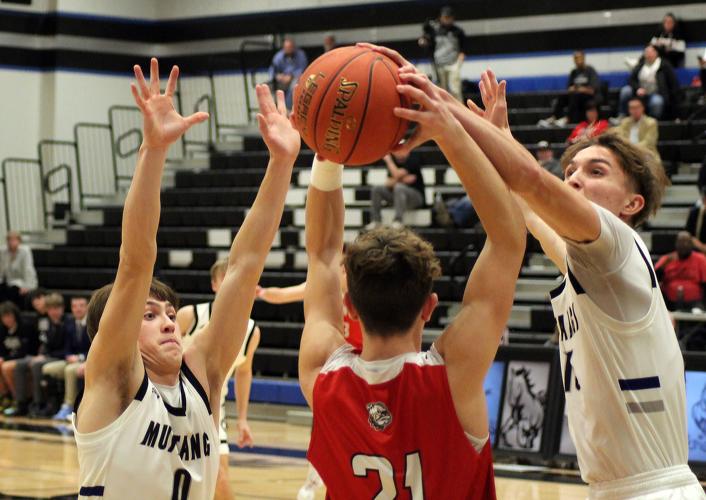 Mustangs trample Dawgs before getting zapped by Chargers | Sports ...