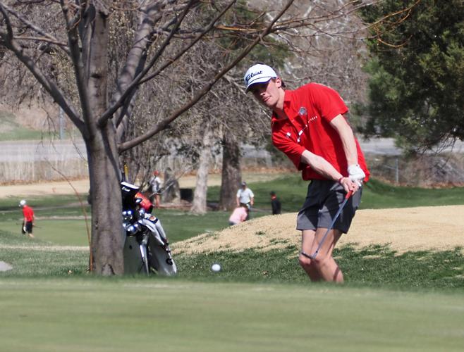 Raider golfers battle wind, edge Chiefs for win | Sports | pottcotimes.com