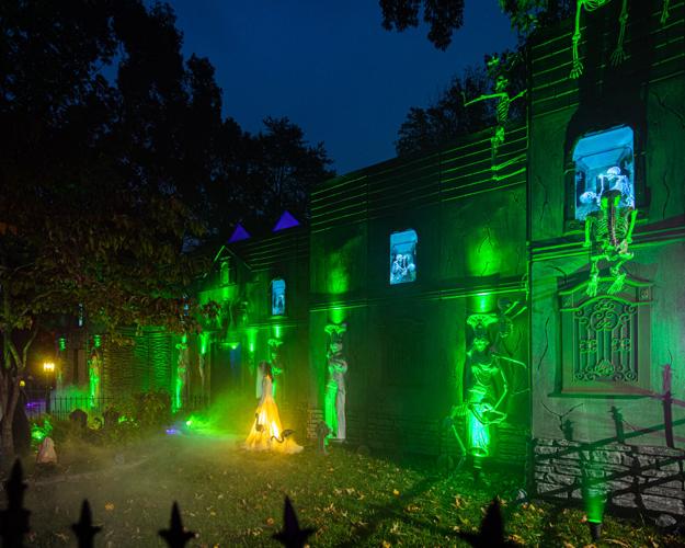 ENCORE: Haunting the ‘hood: Lake Ridge couple's over-the-top Halloween ...