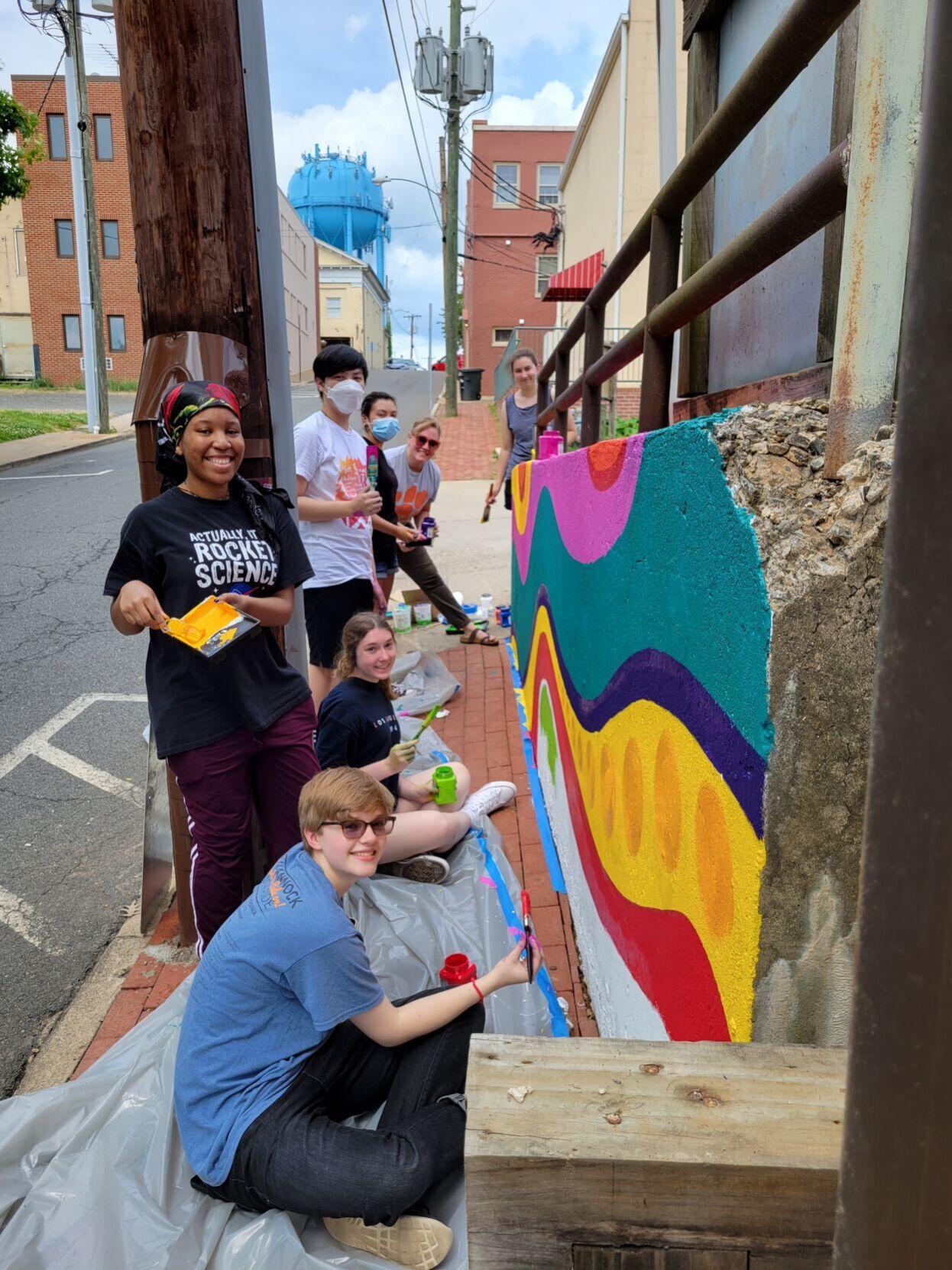 High school art students paint a new mural in Old Town Warrenton | News ...