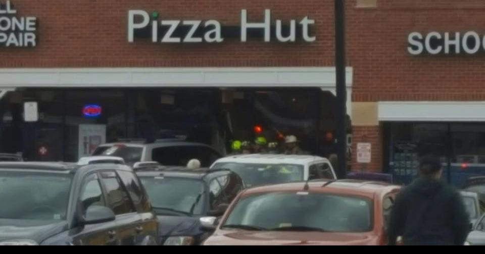 Minivan slams into Lake Ridge Pizza Hut | News | princewilliamtimes.com