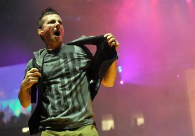 Go Go Gadjet brings energy to final hour of THON | Arts | psucollegian.com