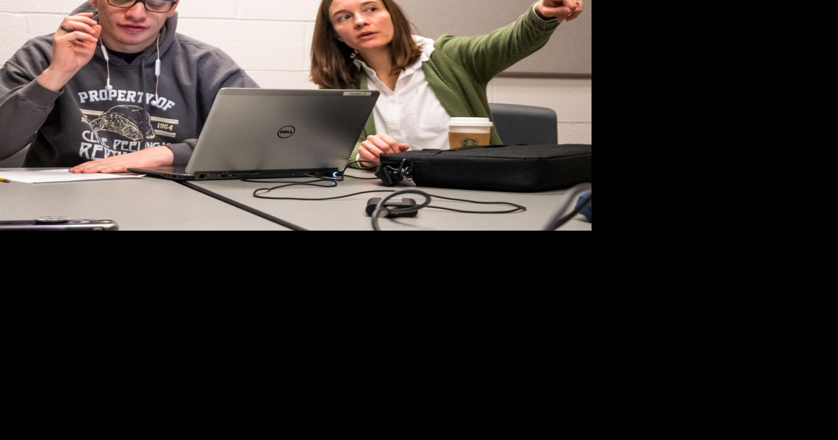 Worklink class, Jenny Hanna helps Aaron Packard | | psucollegian.com
