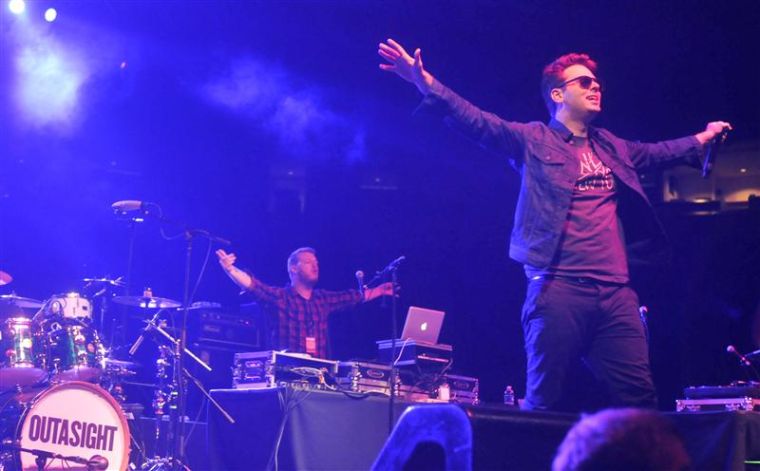 Cobra Starship, Outasight perform for "truth" campaign | Arts ...
