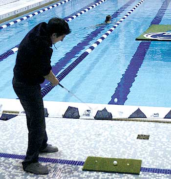Feature Photo - Sinking a putt | Archived News | Daily Collegian ...
