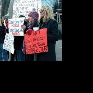 Group protests 2000 election, questions Bush's legitimacy | Archived ...
