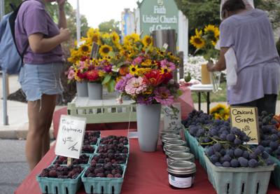 Downtown State College Farmers Market sells fresh products to students ...