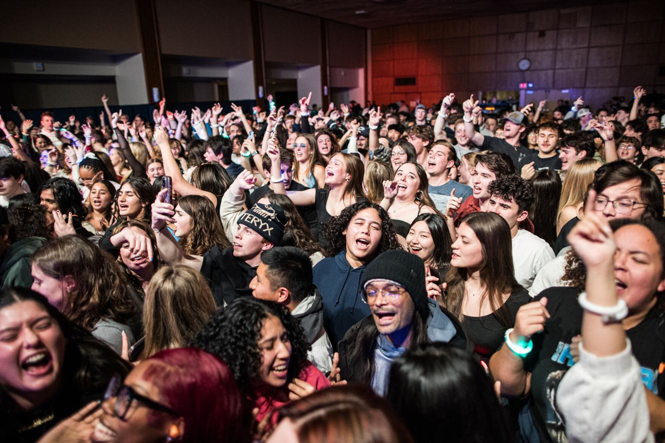 Flo Rida Spa Day, wide crowd shot | | psucollegian.com