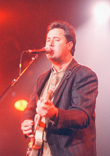 Gill 'keeps it country' at The Bryce Jordan Center | Arts ...