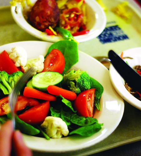 On-campus dining promises variety for freshmen | Archived News | Daily ...