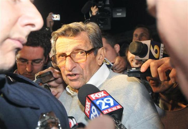 Students hold rally outside Paterno's home | Penn State Football News ...