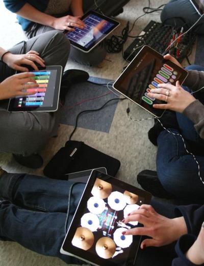 Students play their iPads in iEnsemble class | Arts | psucollegian.com