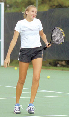 Women's tennis wants to close with flourish | Archived News | Daily ...