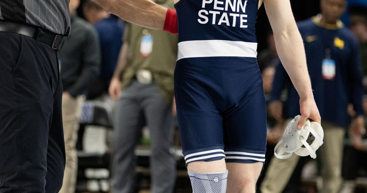 B1G Wrestling Championship, Braeden Davis, Raising Hand Victory ...