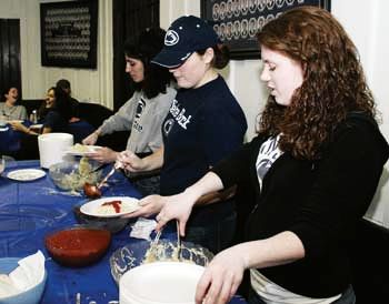 Students dish out spaghetti for Stidd | Archived News | Daily Collegian ...