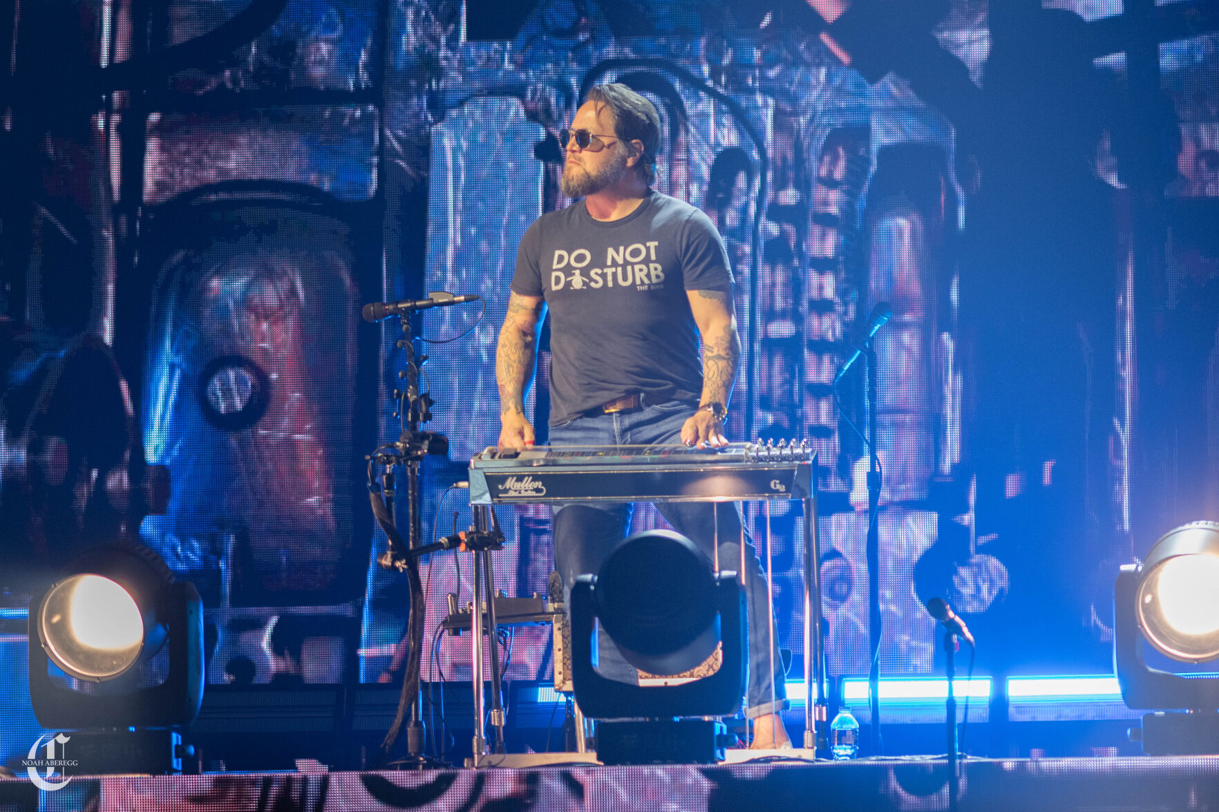 Jason Aldean, steel guitarist | | psucollegian.com