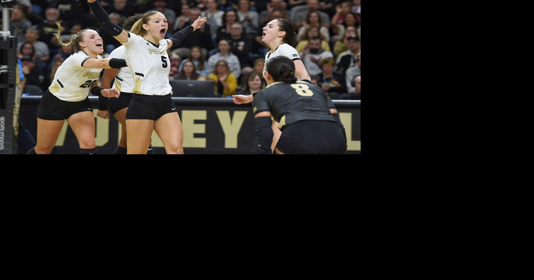 Dominating win is all treat, no tricks | Volleyball | purdueexponent.org
