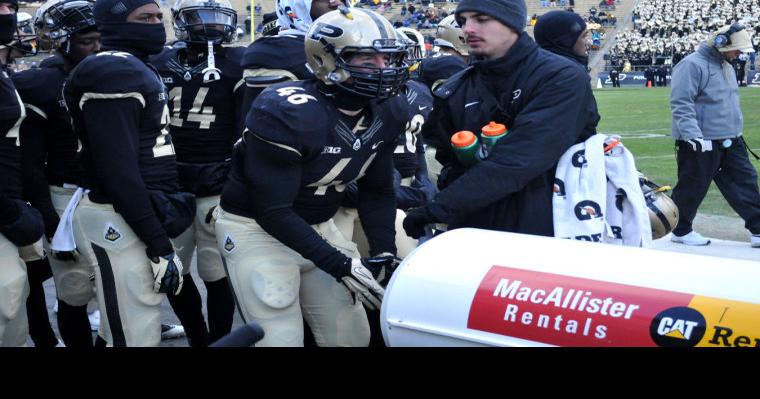 Freezing football: Purdue players do what's necessary to adjust to cold ...