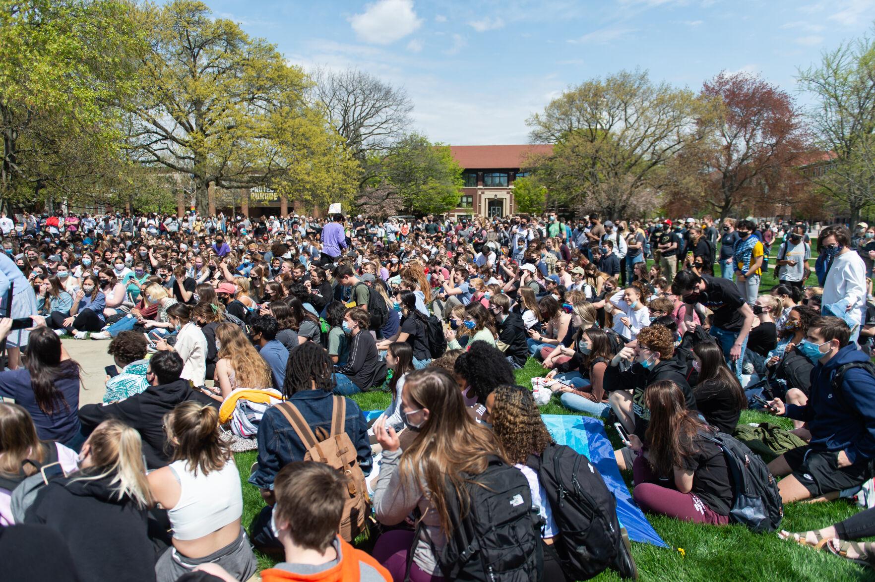 4/19/21 Student Crowds Memorial Mall, Crowd View | Campus ...