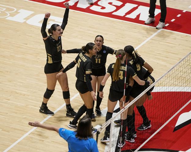 Boilers run Retrievers off Belin Court, win first three sets ...