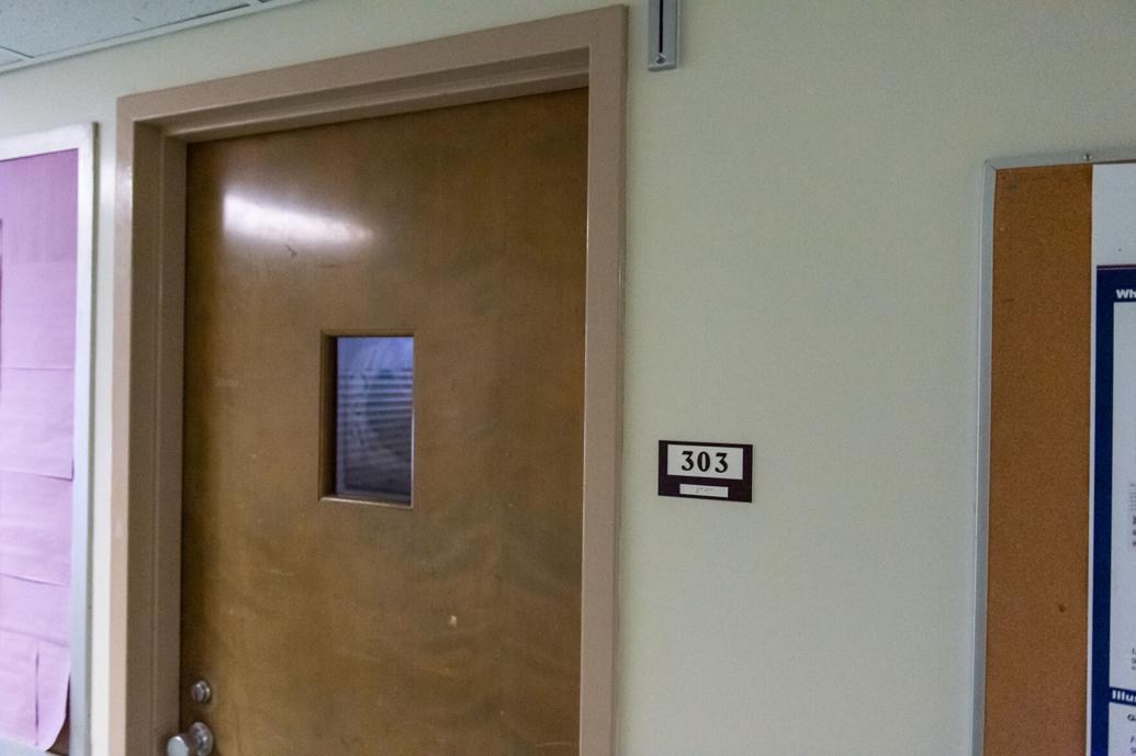 2/1/22 Mold at Heavilon Hall, Room 303 door | Campus | purdueexponent.org