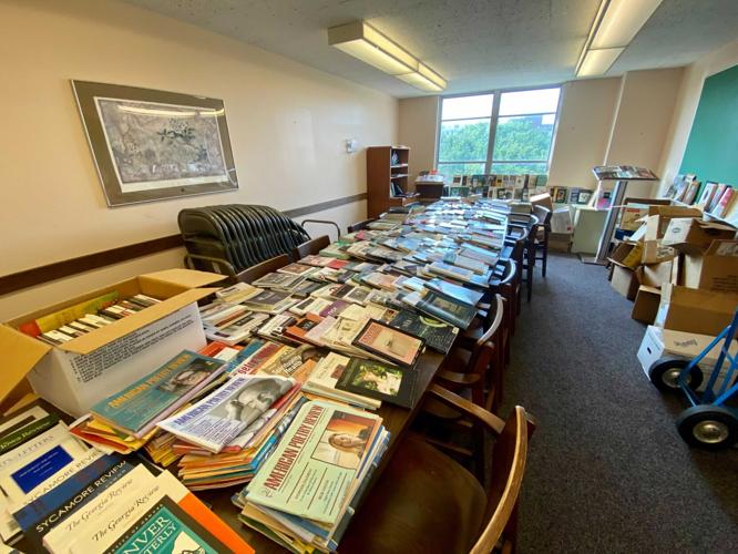 Retired English professor gives away books | Campus | purdueexponent.org