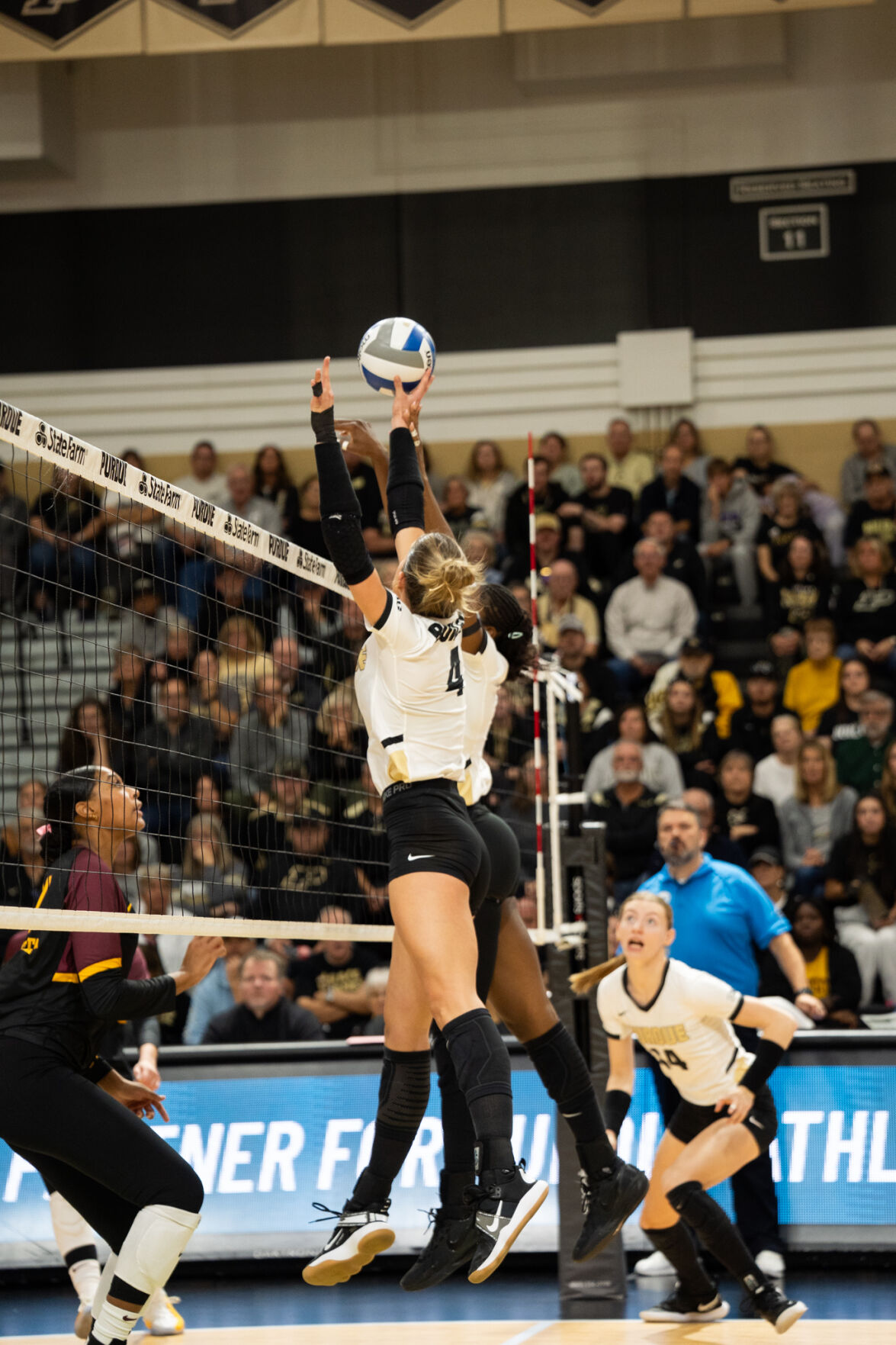 Purdue volleyball gains frightfully close win over Minnesota ...
