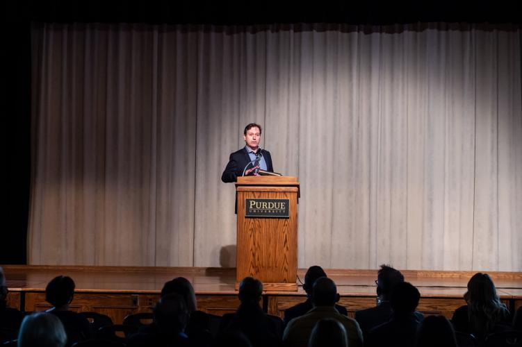 John Carreyrou discusses Theranos scandal, Elizabeth Holmes trial ...