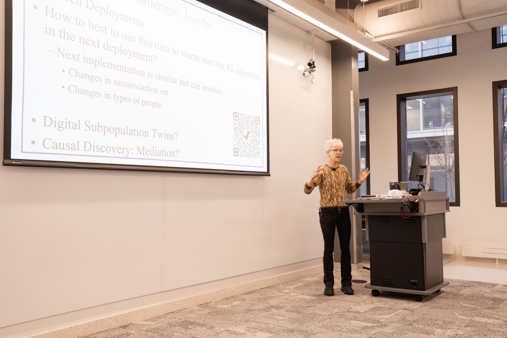 Harvard Professor Susan Murphy gives talk on AI applications in ...