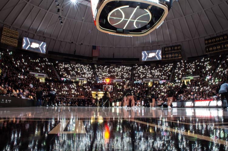 Bursting at the seams | Basketball | purdueexponent.org