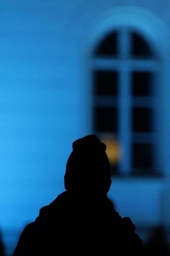 87-year-old man confronts burglar and throws him out of his house ...