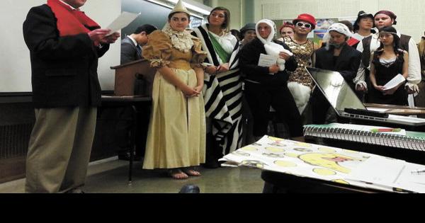 Purdue history class dons Halloween costumes | Campus | purdueexponent.org