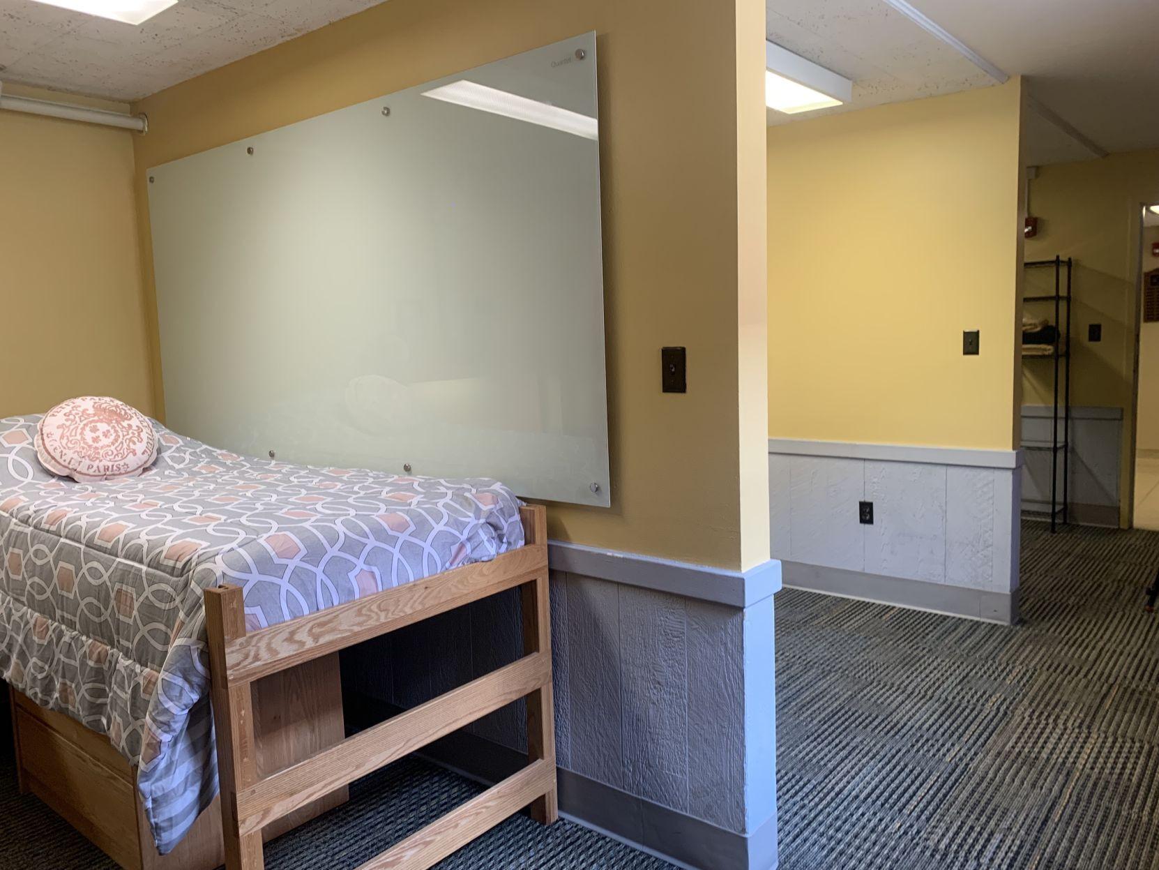 Letter to the Editor: Auxiliary housing breaks deal with students ...