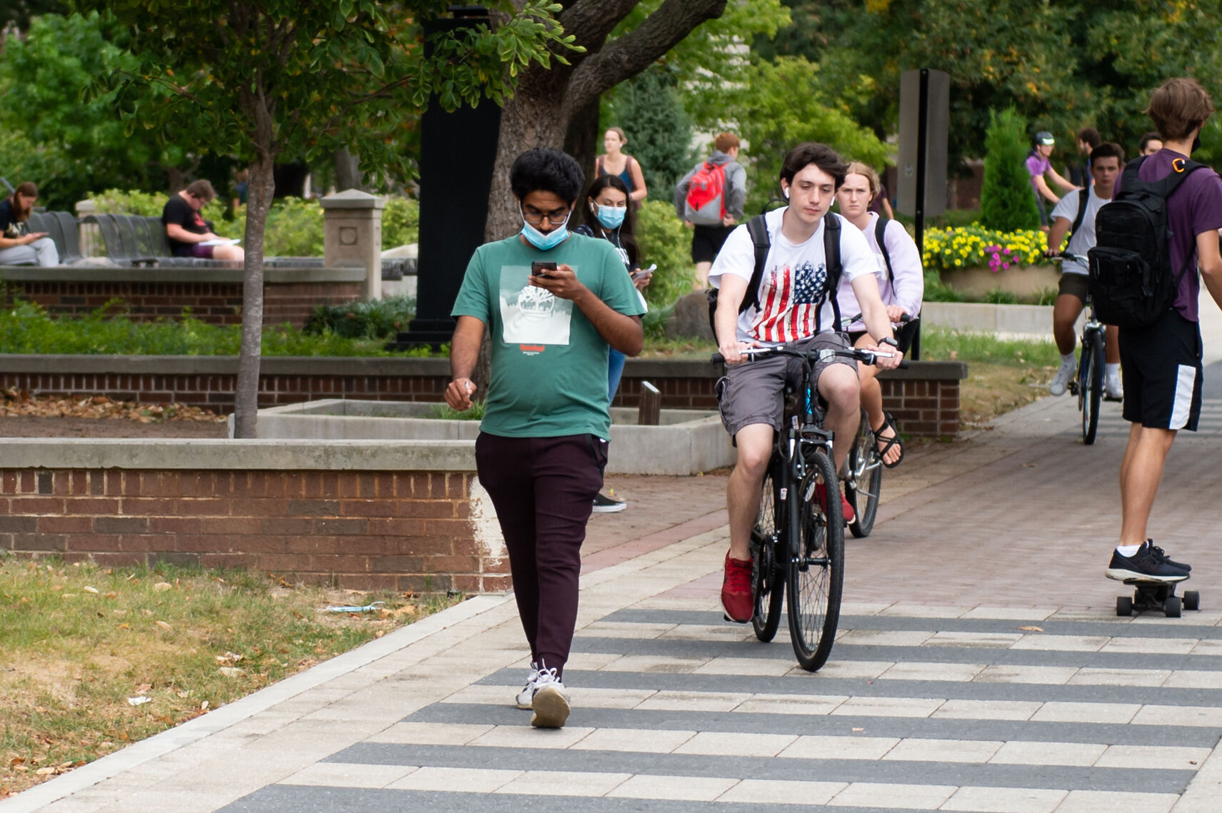 Crowded paths create problems between cyclists and pedestrians | Campus ...