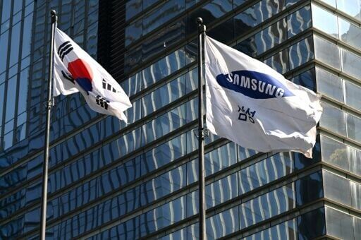 Oil sinks and stocks rally on peace hopes, Samsung tops $1 trillion ...